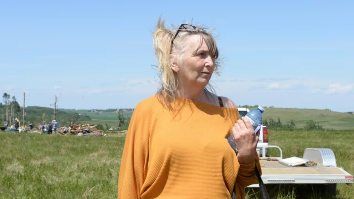 Babaeng taga-Alberta inilarawan ang pagtakas sa bahay na winasak ng ...