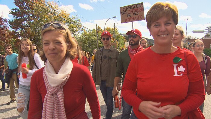 Les candidats de l’Estrie marchent pour le climat | Radio-Canada