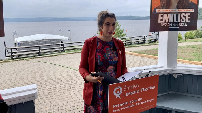 Émilise Lessard-Therrien lance sa campagne électorale autour de trois ...