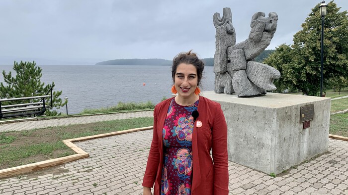 Émilise Lessard-Therrien lance sa campagne électorale autour de trois ...