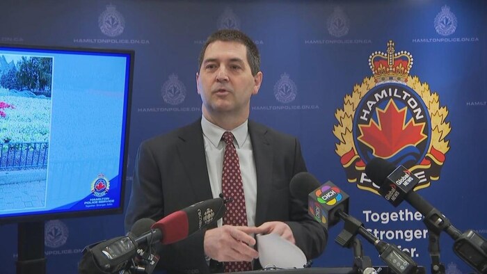 Étudiante tuée par une balle perdue : deux voitures analysées par la ...