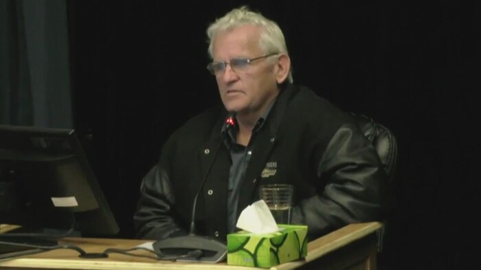 Trois proches de Don Dunphy témoignent à l'enquête publique sur sa mort ...