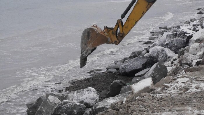 Érosion : l’enrochement a la cote dans la Péninsule acadienne | Radio-Canada
