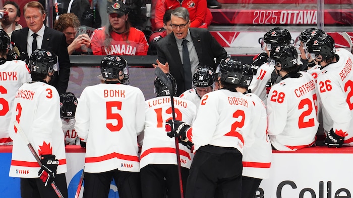 L’équipe nationale junior devra apprendre dans la défaite | Radio-Canada