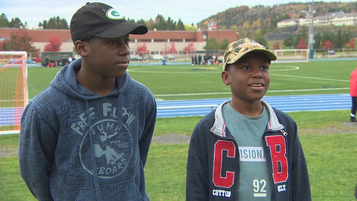 Une équipe multiculturelle de soccer attire les regards à Edmundston | Radio-Canada