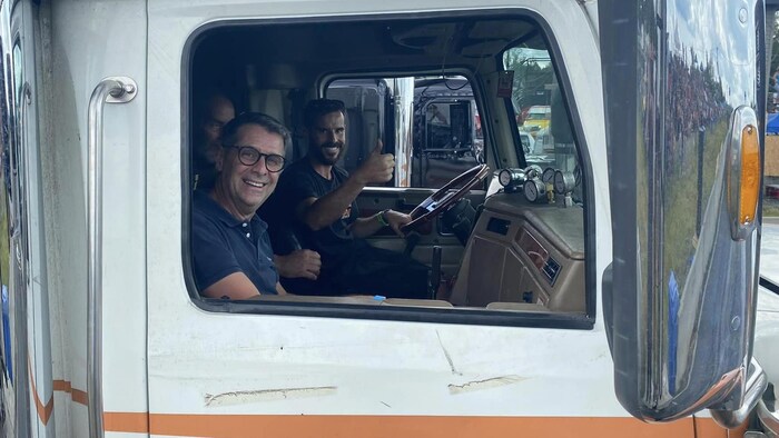 L’été d’Éric Duhaime : entre football et Dragfest | Radio-Canada