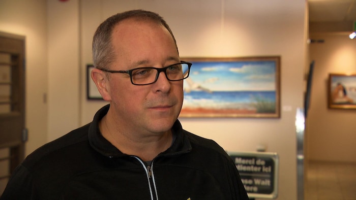 Edmundston ressent des effets des tarifs douaniers américains | Radio ...