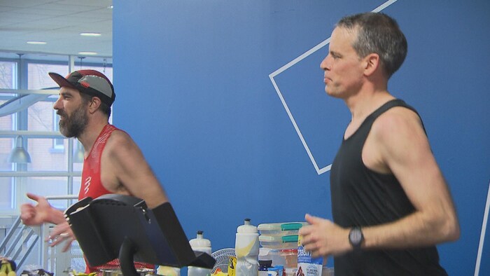 Des professeurs courent 200 kilomètres pour aider des étudiants | Radio ...