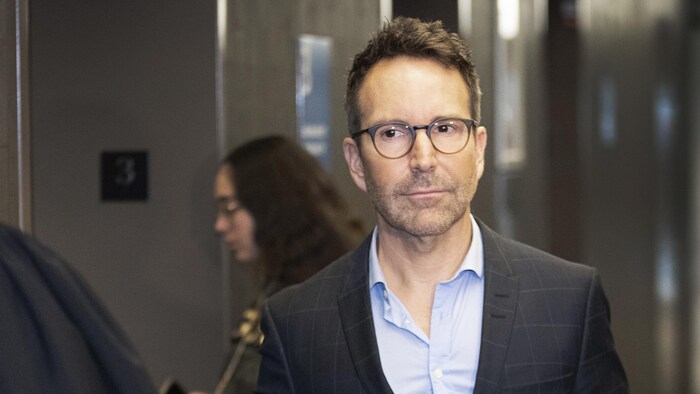 « Un morceau de viande » : la victime présumée d'Éric Salvail témoigne ...