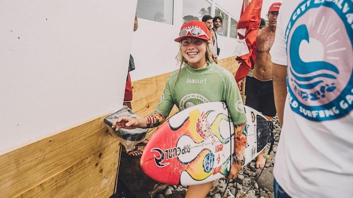 La surfeuse Erin Brooks obtient sa citoyenneté canadienne | Radio-Canada