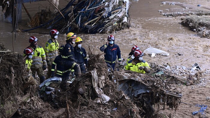 Les Espagnols manifestent à Valence, un an après les inondations ...