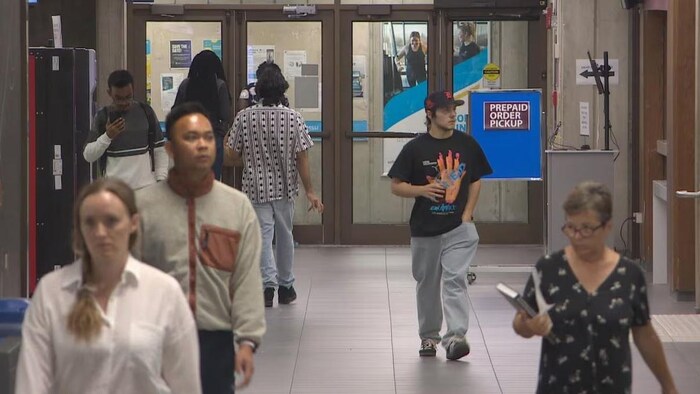 Les étudiants étrangers devront venir avec plus d’argent en banque ...