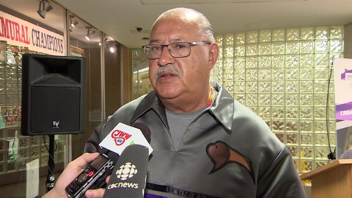 Des athlètes vêtus en orange pour rendre hommage aux survivants des ...