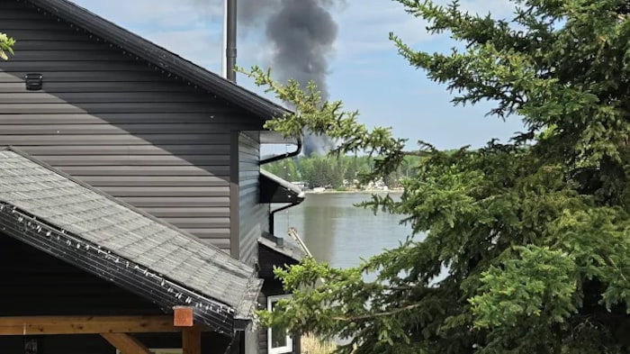 Évacuation d’urgence près de Barrhead à cause d’un feu de forêt | Radio ...
