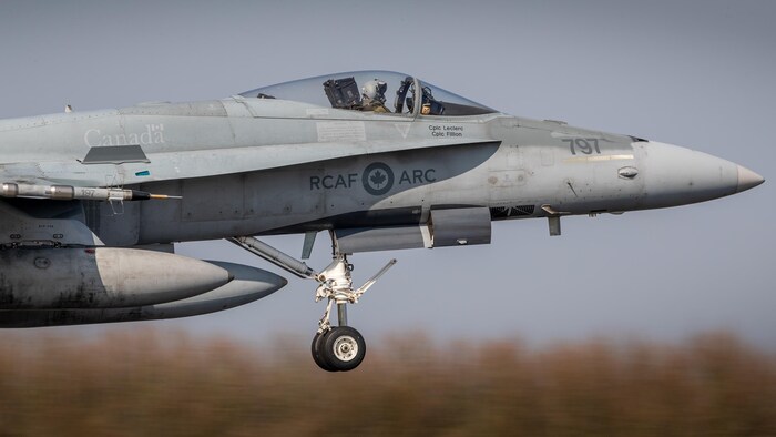 Entraînements militaires : des vols de CF-18 et des soldats à pied au ...