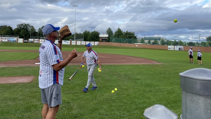 Une foule fébrile pour accueillir les Expos à Sherbrooke | Radio-Canada
