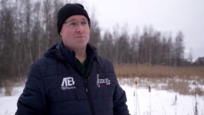 Son terrain ne lui appartient pas : son rêve d'y bâtir un chalet s ...