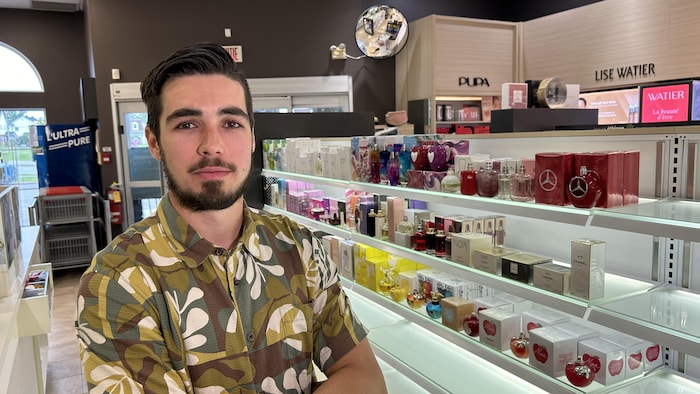 Plusieurs vols de bouteilles de parfum dans des pharmacies du Saguenay ...