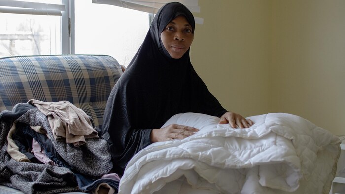 L’accès à des vêtements d’hiver abordables reste difficile pour les ...