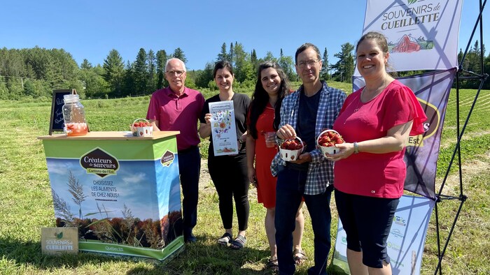 Un « très bon début de saison » pour l’autocueillette | Radio-Canada