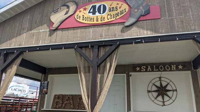 Saint-Bruno-de-Guigues en mode « cowboy » | Radio-Canada