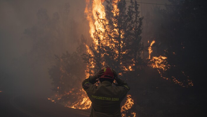 Grèce : les incendies se rapprochent d’Athènes, de nouvelles localités ...