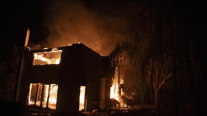 Grèce : les incendies se rapprochent d’Athènes, de nouvelles localités ...