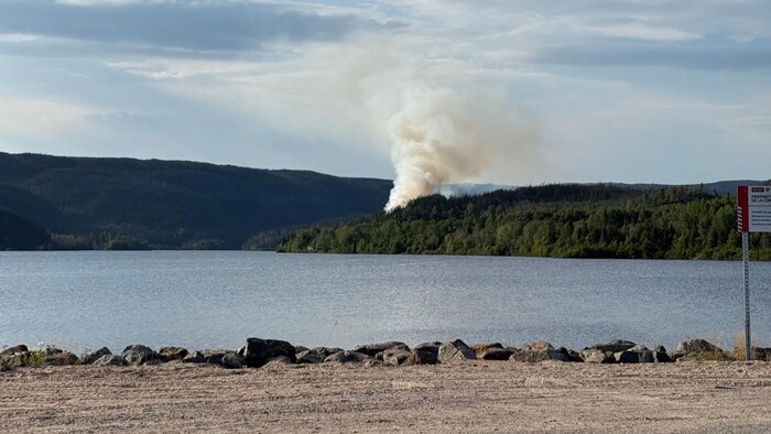 Le feu de forêt près de Sept-Îles est maîtrisé | Radio-Canada