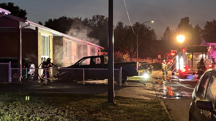 Véhicule incendié à Sept-Îles | Radio-Canada