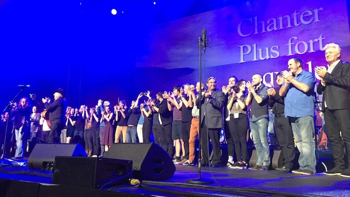 Un chaleureux spectacle-bénéfice permet d'amasser 250 000 $ pour Petite ...