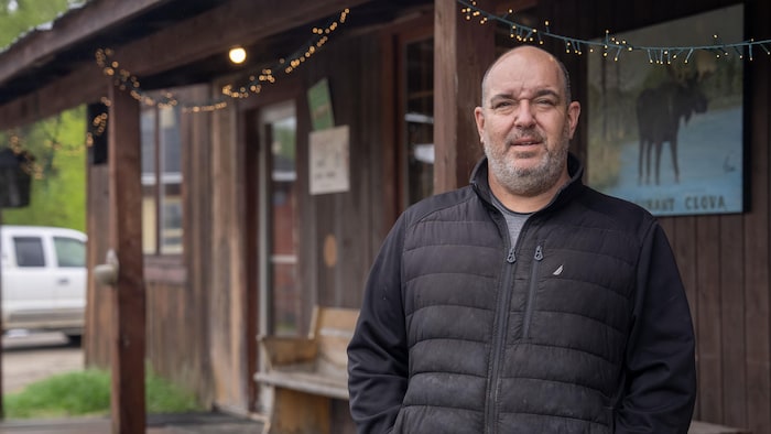 Un an après les feux de forêt, Clova n’abandonne toujours pas | Radio ...