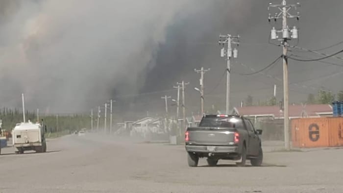 Aux T.N.-O, l’incendie près de Fort Good Hope toujours aux limites de ...
