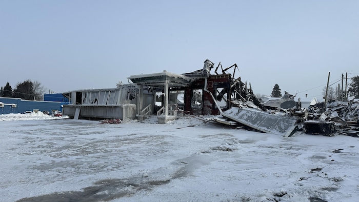 Un incendie détruit la brasserie La Brute du coin à La Sarre | Radio-Canada
