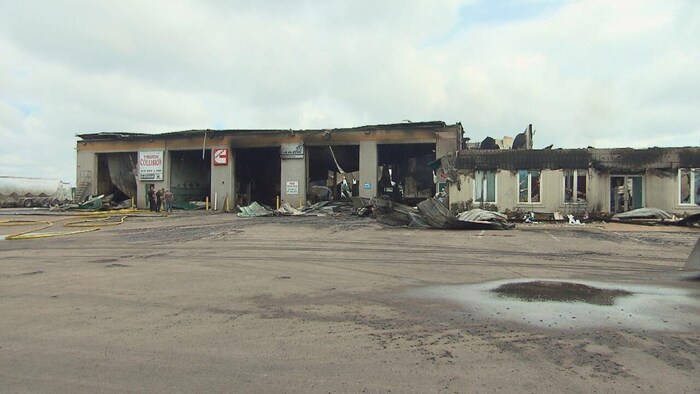 Un incendie majeur ravage le garage d’une entreprise de transport à ...