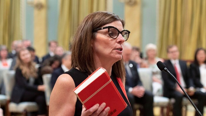 Trudeau tweaks cabinet, swapping procurement and Ontario economic ...