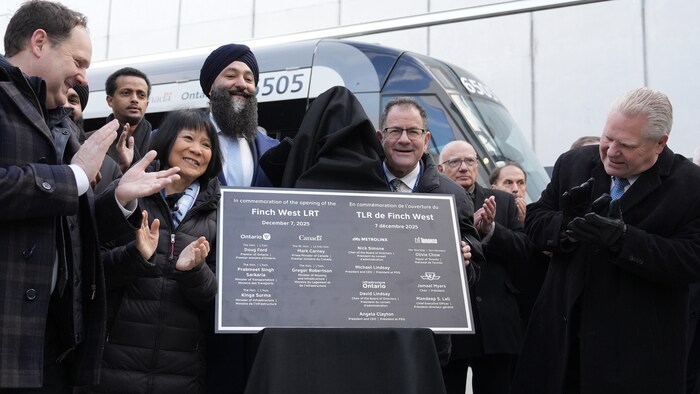 Le train léger de Finch Ouest inauguré à Toronto, 4 ans après la date ...