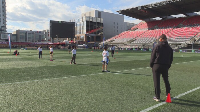 Le football drapeau à l’honneur à la Place TD | Radio-Canada