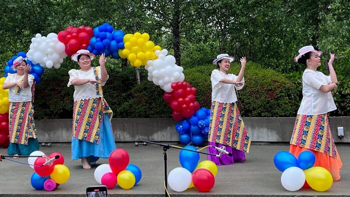 Lumilipad ang watawat ng Pilipinas sa B.C. para sa Filipino Heritage ...