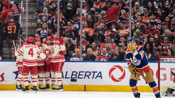 Noah Hanifin aide les Flames à l’emporter 6-3 contre les Oilers | Radio ...