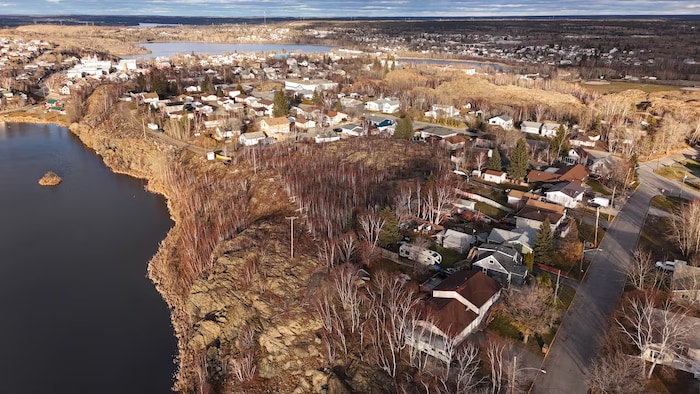 À cheval sur deux provinces, les habitants de Flin Flon vivent « entre ...