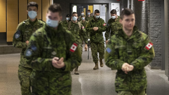 Des militaires au centre de vaccination : les « jokers » du système de ...