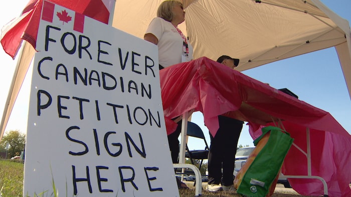 La pétition « Forever Canadian » a été transmise à l’Assemblée ...
