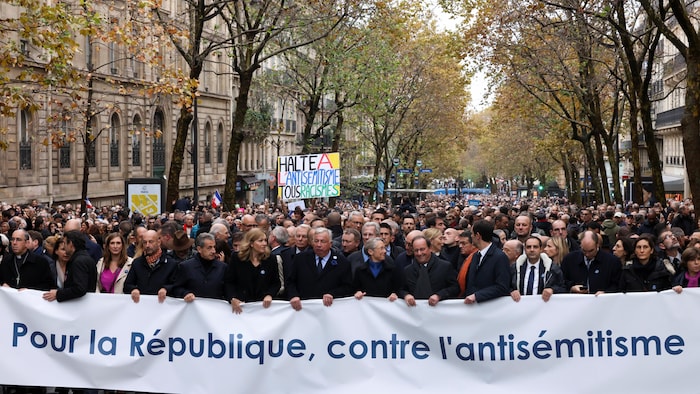 Plus de 180 000 manifestants en France contre l’antisémitisme | Radio ...