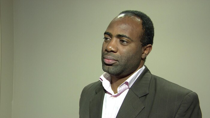 François Afane défend sa campagne, malgré des critiques | Radio-Canada