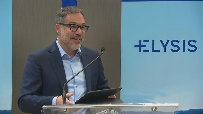 Québec prêt à investir 14 M$ supplémentaires chez Elysis | Radio-Canada