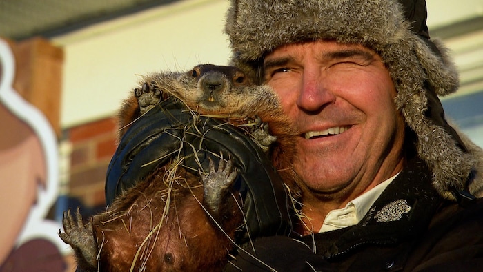 Fred la marmotte prédit un printemps tardif | Radio-Canada