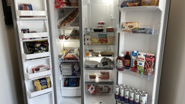 Un frigo communautaire nourrit et crée des liens à Preissac | Radio-Canada
