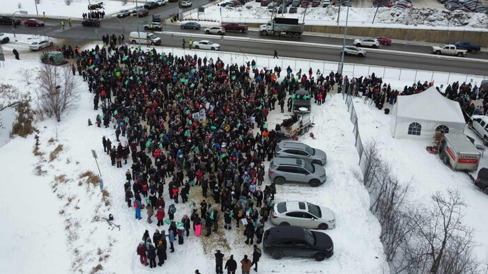Les grévistes de retour en grand nombre dans les rues de Rouyn-Noranda ...