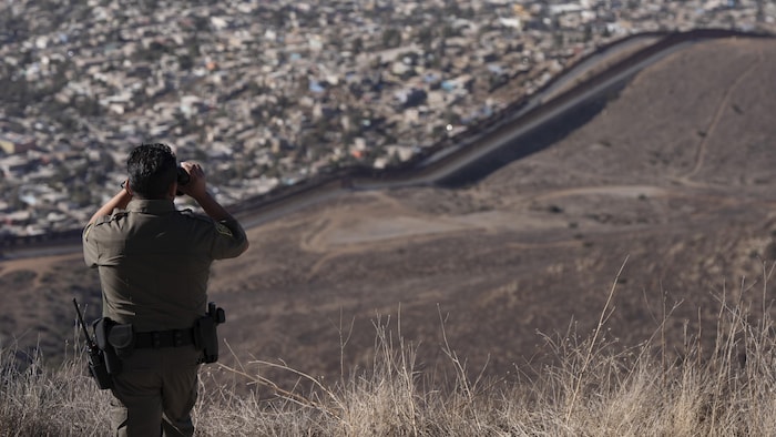 Les États-Unis ont expulsé des centaines de migrants clandestins ...