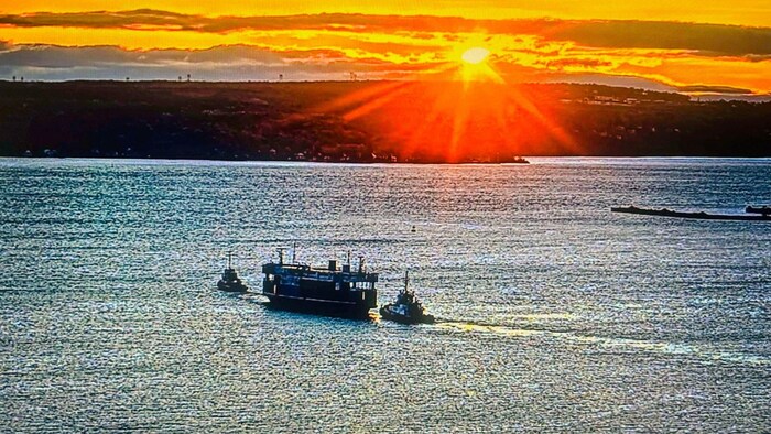 Le Port de Québec se débarrasse d’un rafiot amarré depuis 15 ans ...